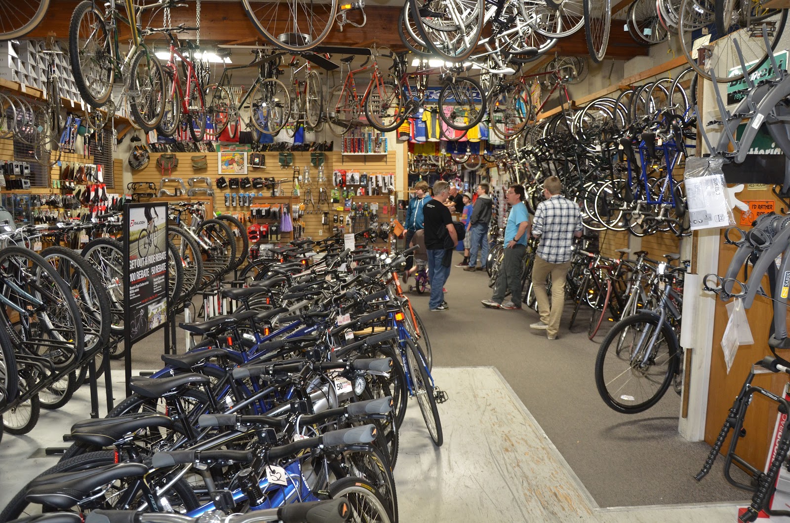 Yo Eddy !!: Recycled Cycles - Team Night