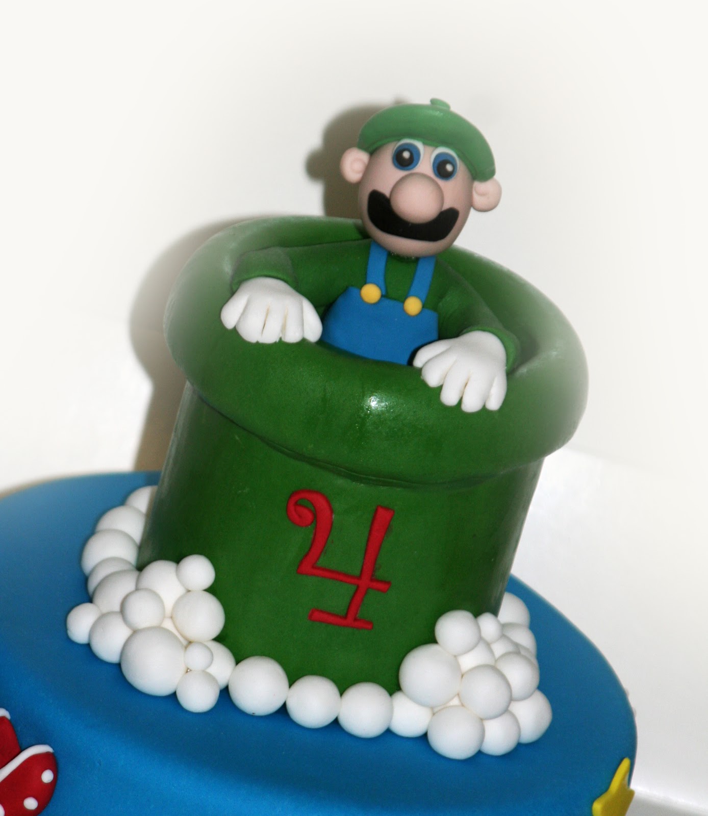 CRAVINGS cakes cupcakes and cookies: Super LUIGI Cake... what a nice ...