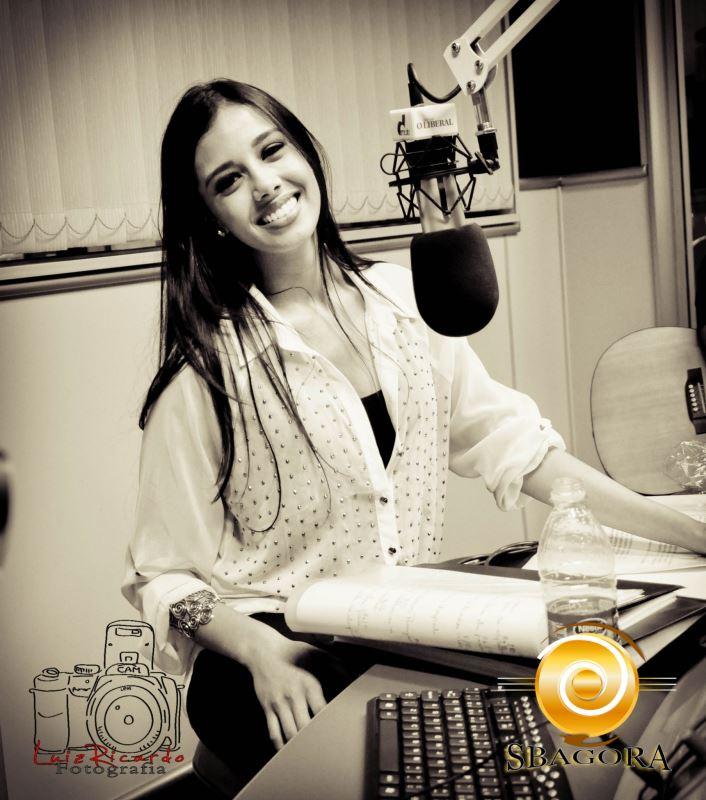 Camilla Castro: Camilla Castro conquistando o Brasil...