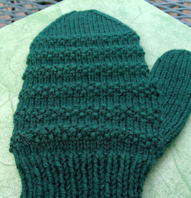 BeadKnitter Patterns: Seed Stitch Stripe Mittens for Men
