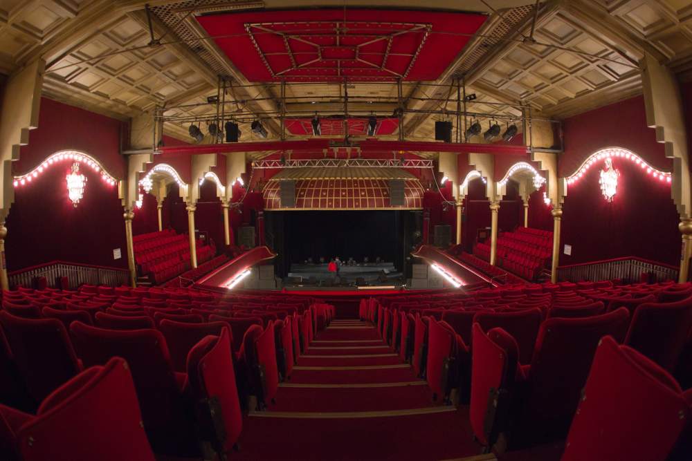 FOLIES BERGERE SHOWS photos - wallpapers | the fun bank