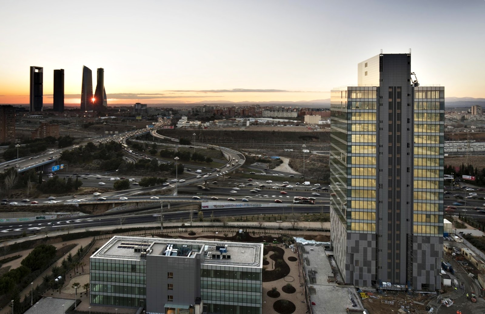 Deloitte trasladará hasta 600 empleados a Torre Chamartin, en el ...