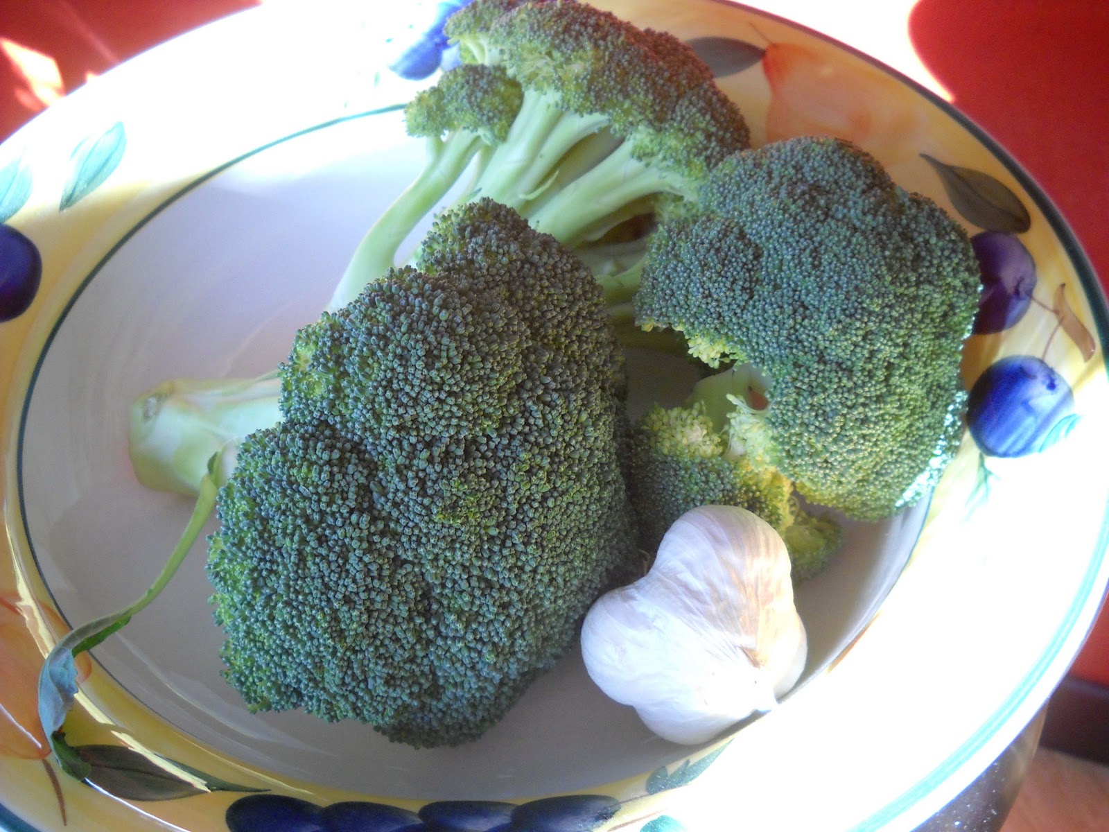 School of Eating Good: Simple Steamed Broccoli with Garlic