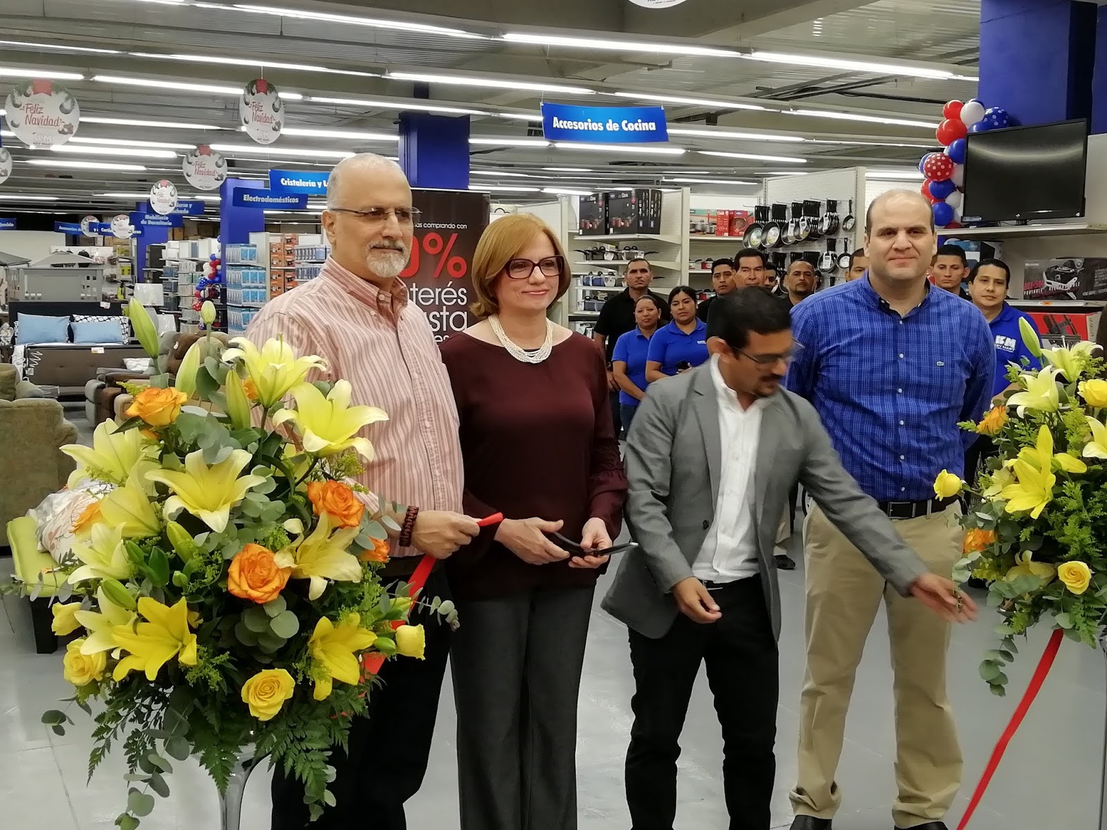 KEY MART INAUGURA SU TIENDA EN CASCADAS MALL