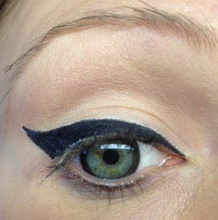 Touch Kajal: Tutorial: Fat Black Cat Eye