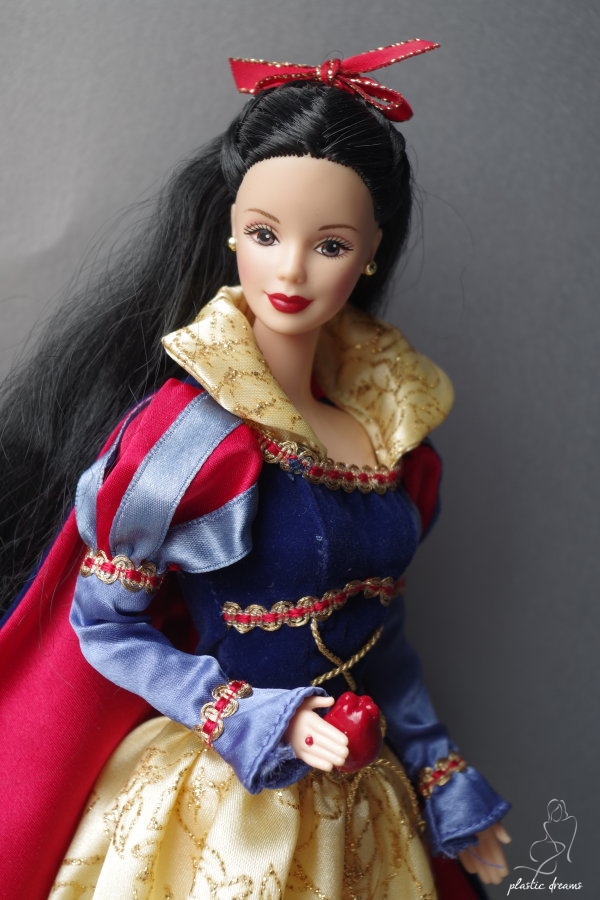 Plastic Dreams Dolls :: Barbie et miniatures: Snow White Barbie Doll