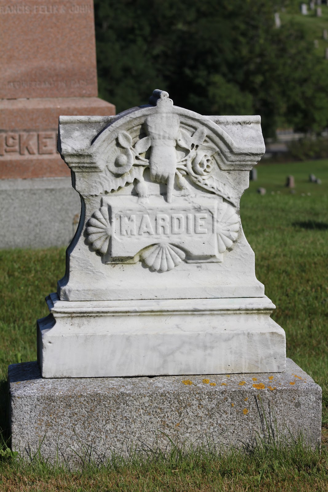 Taphophile Corner: Pointing Finger & Hand Stones