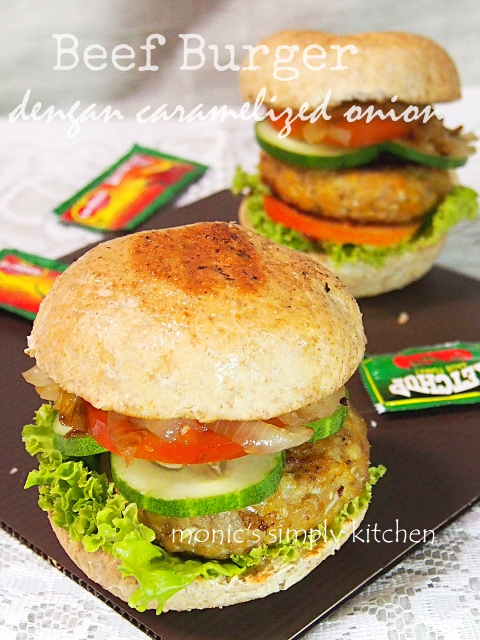 Resep Beef Burger dengan Caramelized Onion - Monic's Simply Kitchen