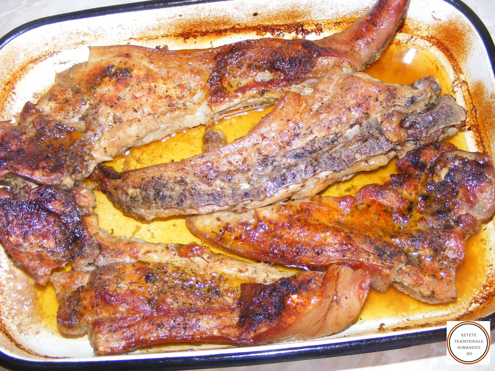 Cozi de porc la cuptor reteta | Retetetraditionaleromanesti.ro