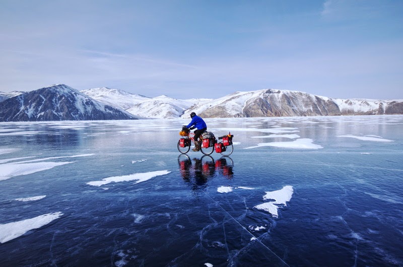 Ciudades hermosas: Esquiando sobre un gran lago congelado.