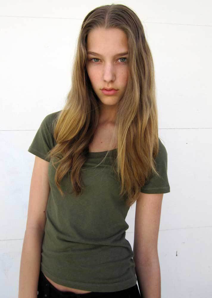 Sarah Harper debuted at Calvin Klein 2014SS Exclusive | About A Girl...