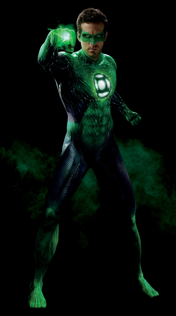 Ryan Reynolds estrenando nuevo traje de "Linterna Verde" (Green Lantern)