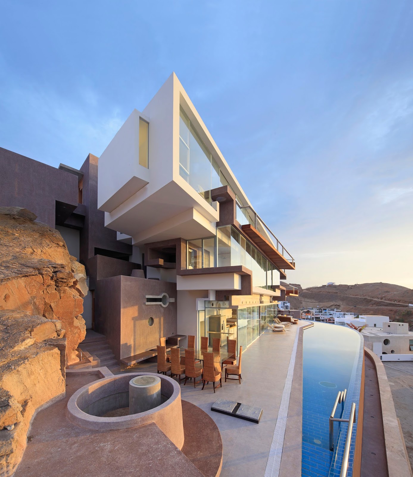 LUIS LONGHI: UN ARQUITECTO QUE HABLA CON LAS PIEDRAS.