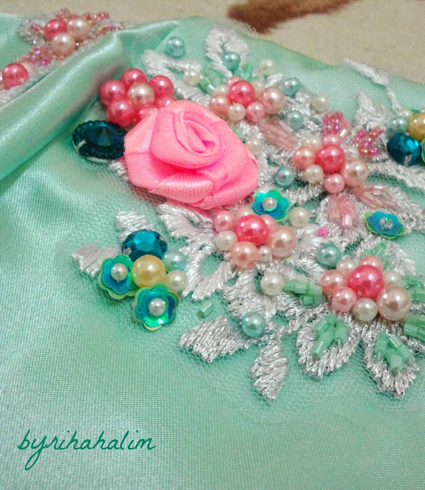 Jahitan Manik dan Labuci byrihahalim: JAHITAN MANIK PADA DRESS