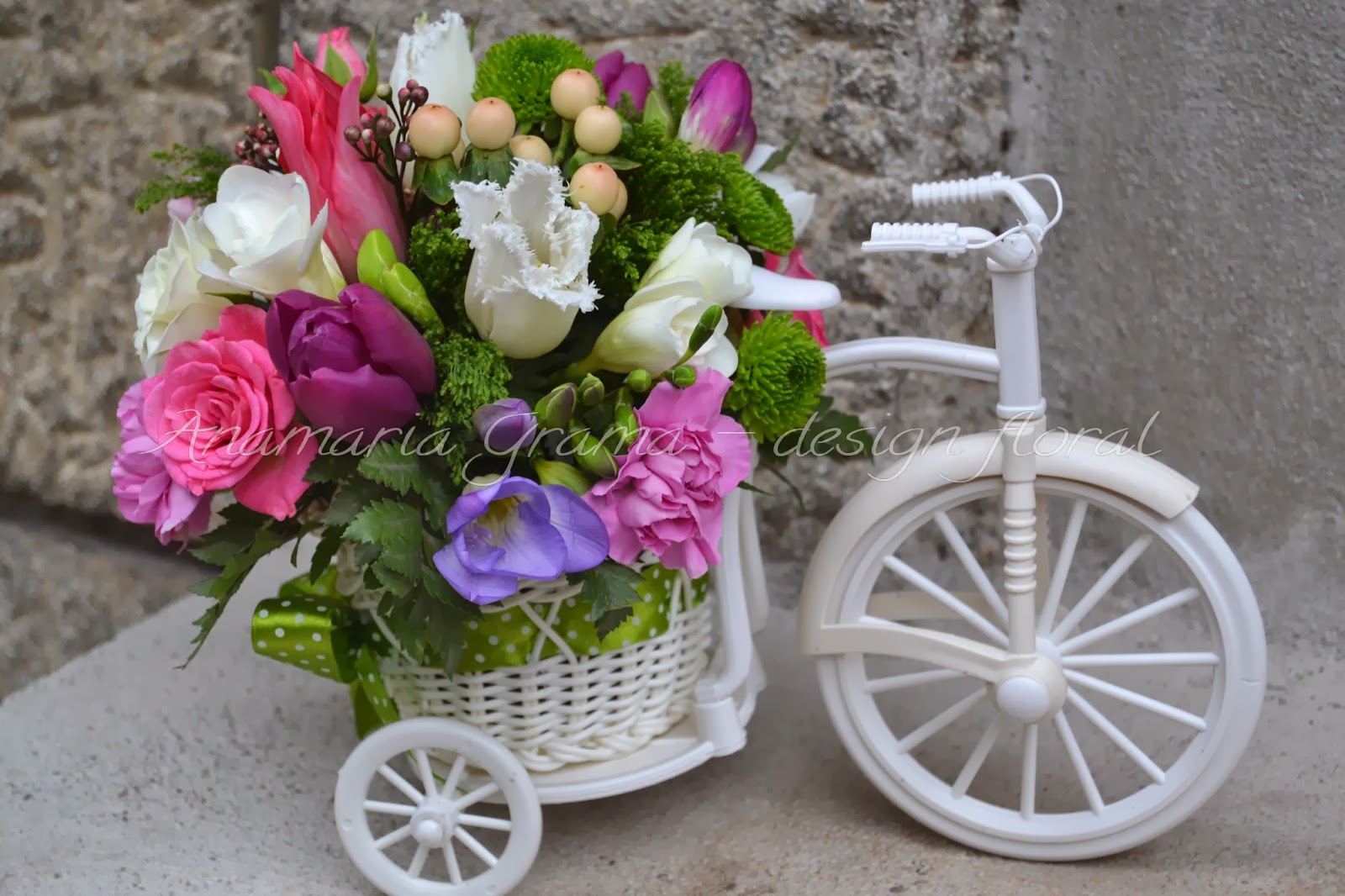 Anamaria Grama - design floral: Aranjament floral cu trandafirasi roz ...