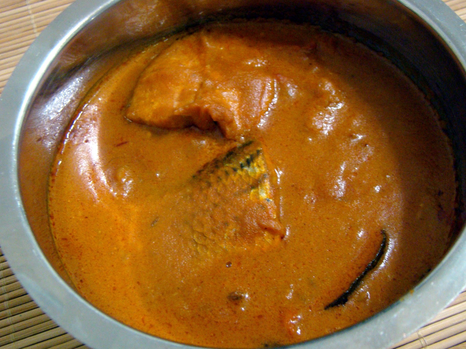 Poricha Meen Kulambu - Grandma's Recipe / South Indian Fish Curry