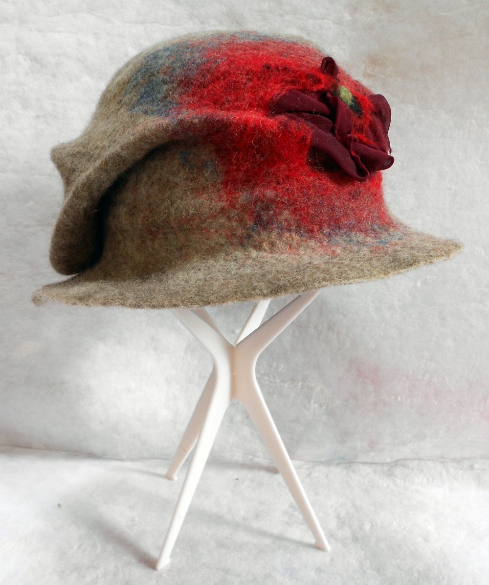 Creative Bumble Bee: Poppy Hat for Royal Ascot!