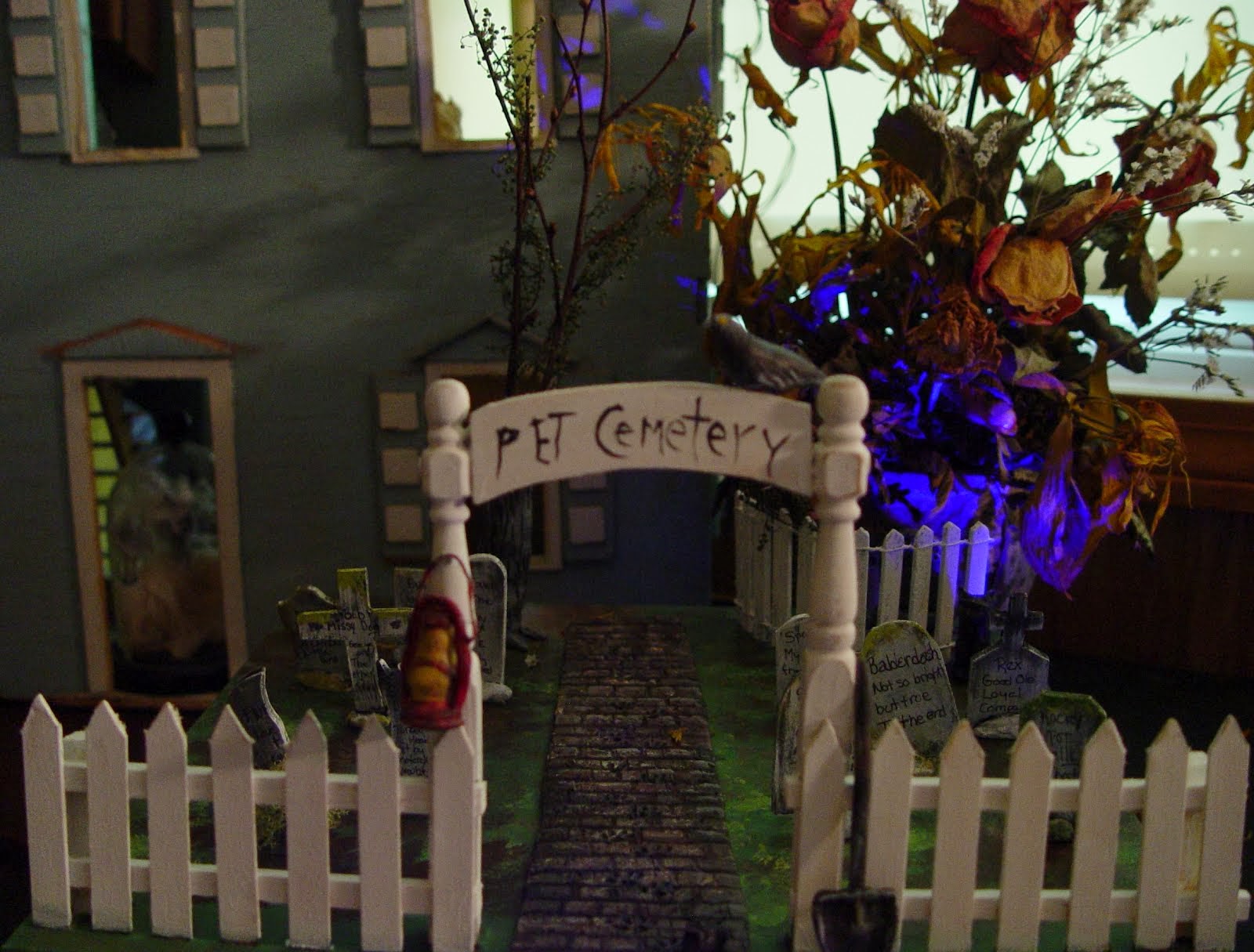 Liz Adeles SpOOky Art: Pet Cemetery