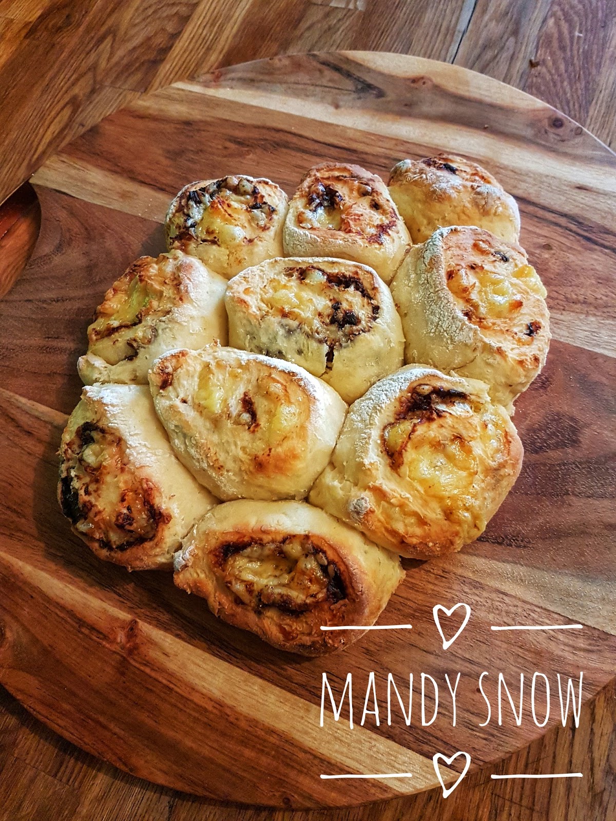 Bit Of A Hippie: Easy Cheesy Scroll recipe