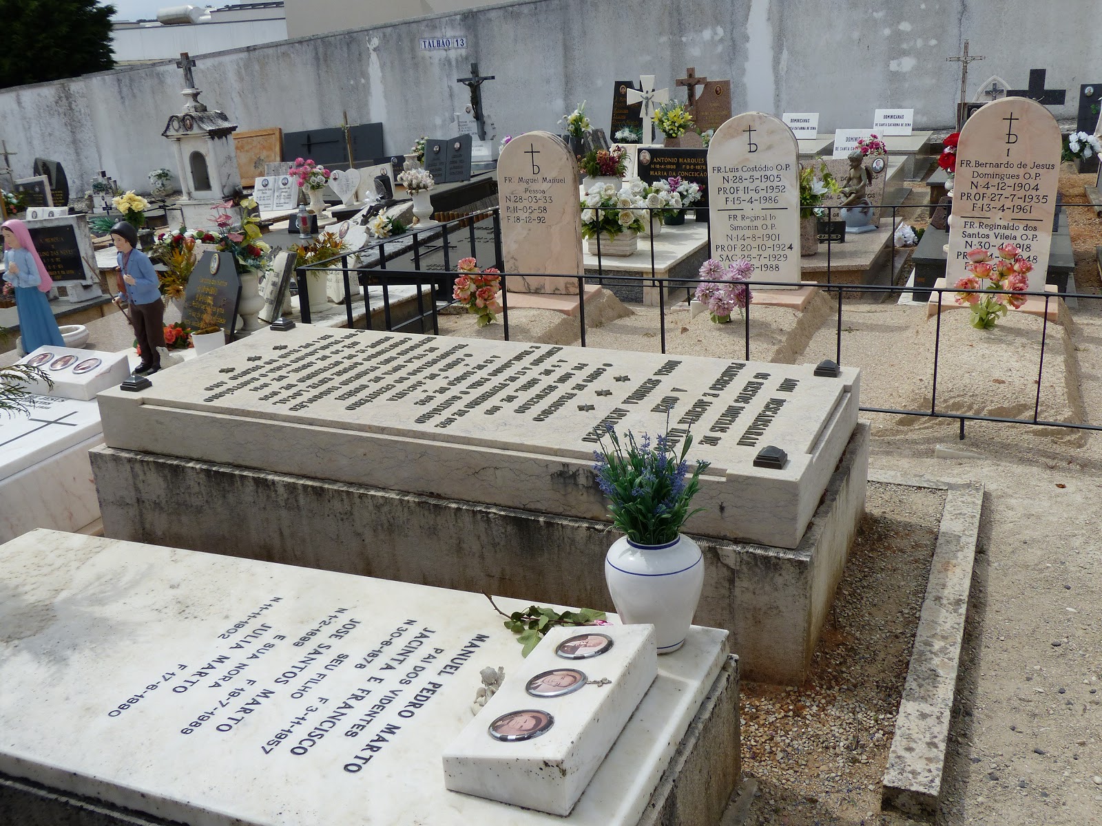 Catholic Pilgrims at Fatima: Parish Cemetery In Fatima (where Francisco ...