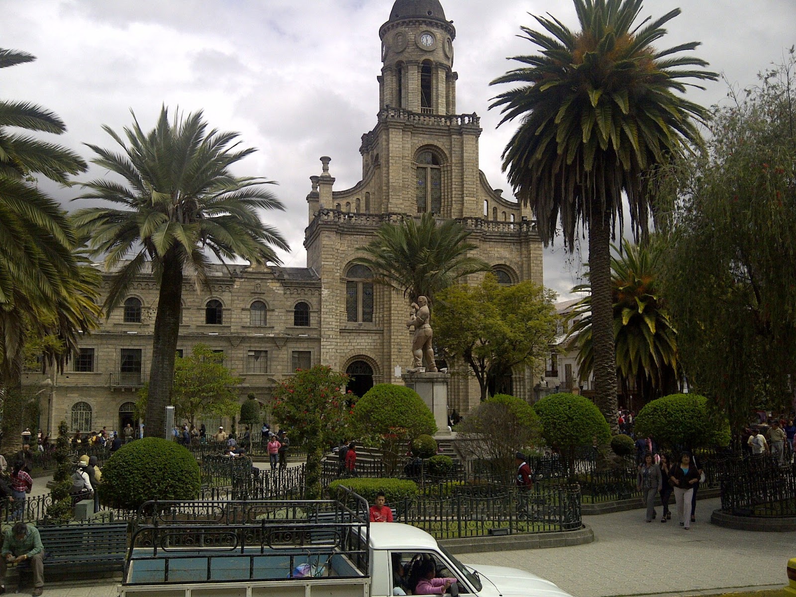 MANOSCRUZADAS: PROMOVER EL TURISMO EN AZOGUES-ECUADOR