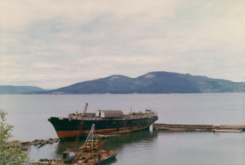 Scene Through My Eyes: Vacation and a Very Old Ship