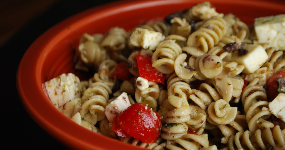 Bagged Lunch Ideas: Mediterranean Whole Wheat Pasta Salad with Basil ...