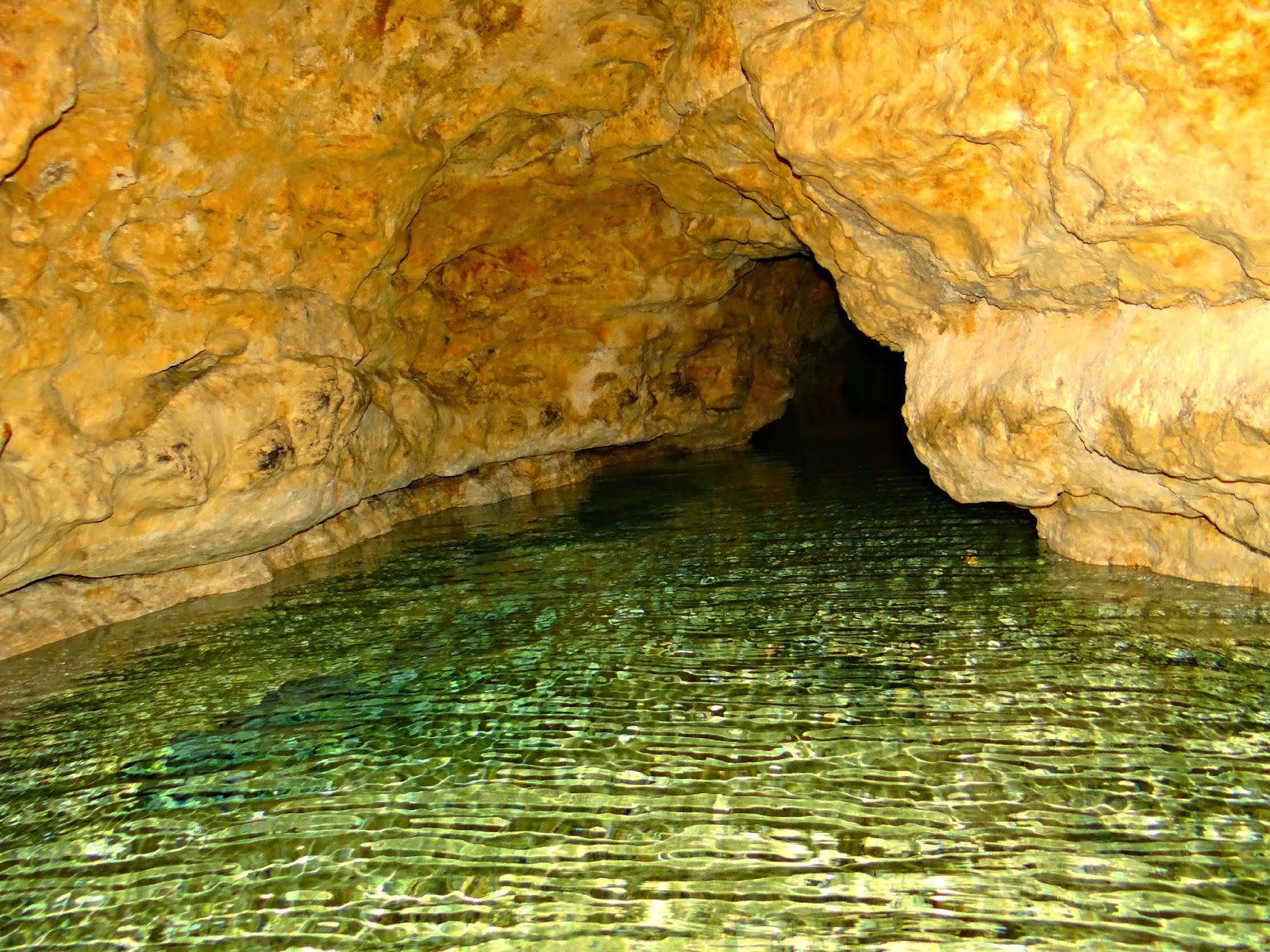 Travelblogger: Városlátogatások: Tapolcai tavasbarlang