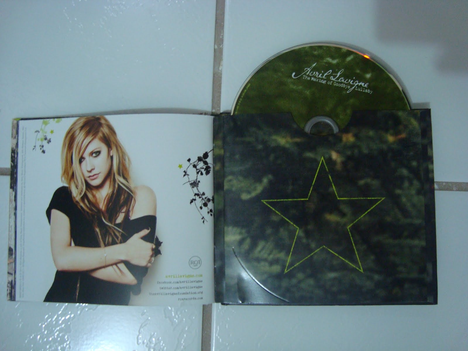 MF's Collections: Avril Lavigne - Goodbye Lullaby (Expanded Edition)
