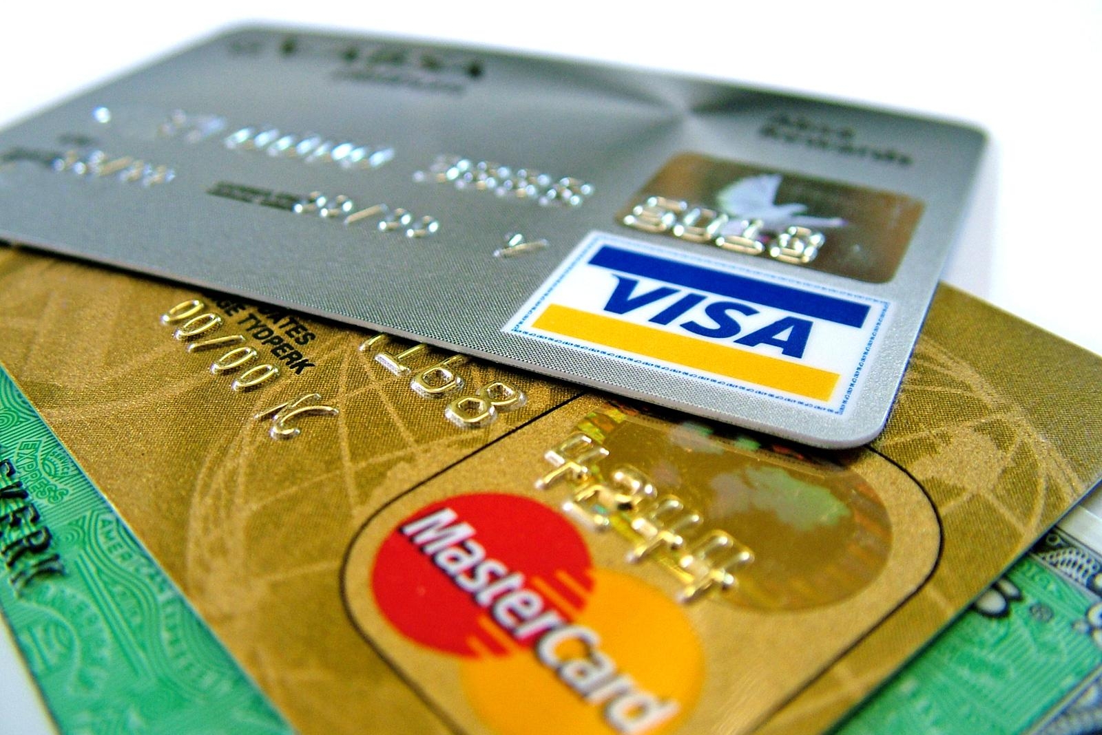 How to Avoid Credit Card Annual Fee’s and Penalties