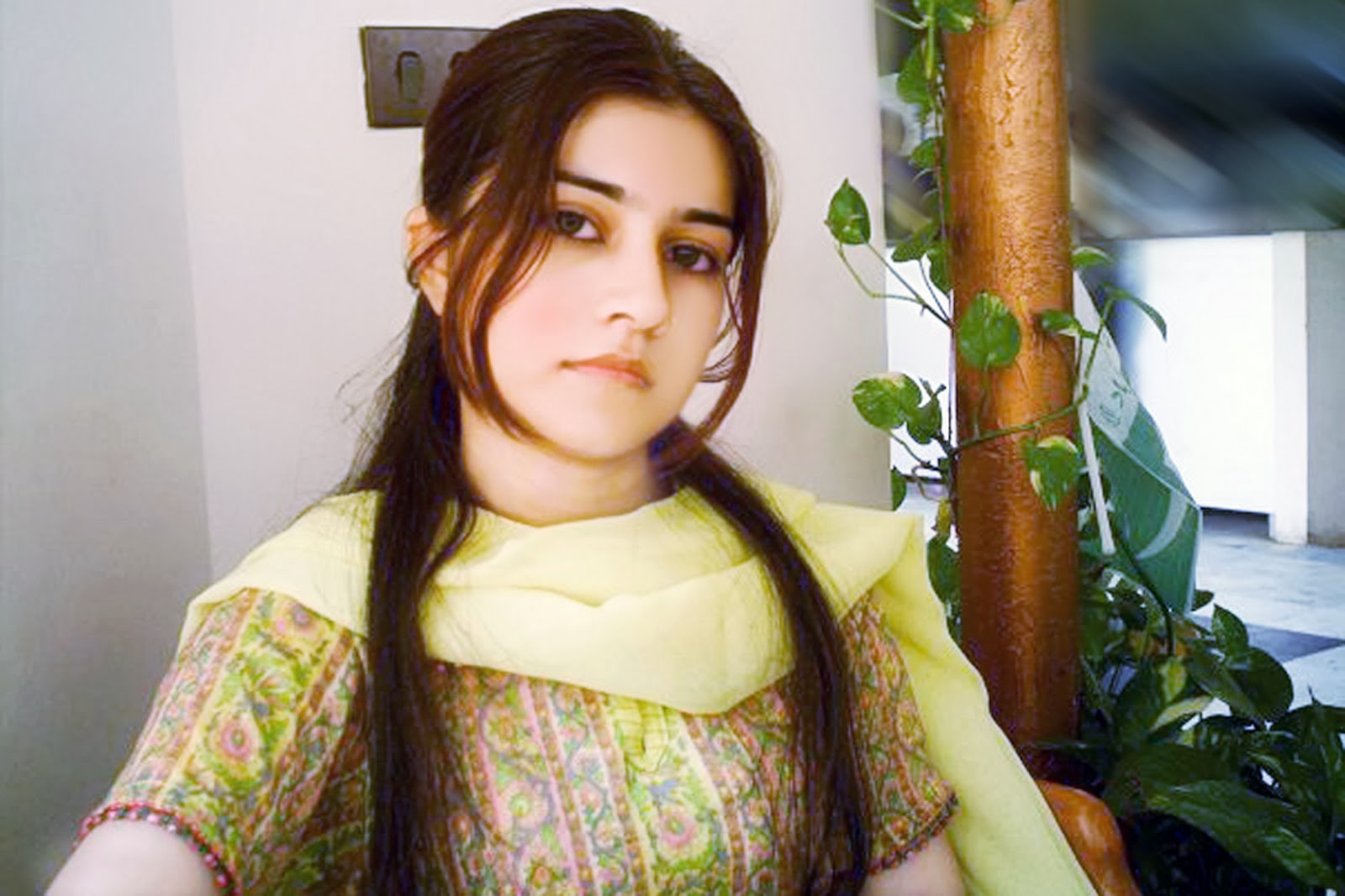 Fozia Khan Peshawari Pakistani Girl Mobile Numbers | Chat For Masti