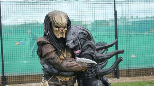 Alien Loves Predator | Tops Entertainment