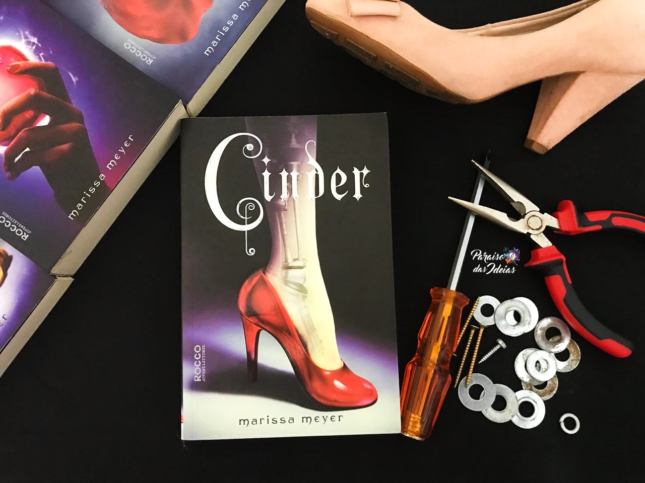 Resenha | Cinder - Marissa Meyer