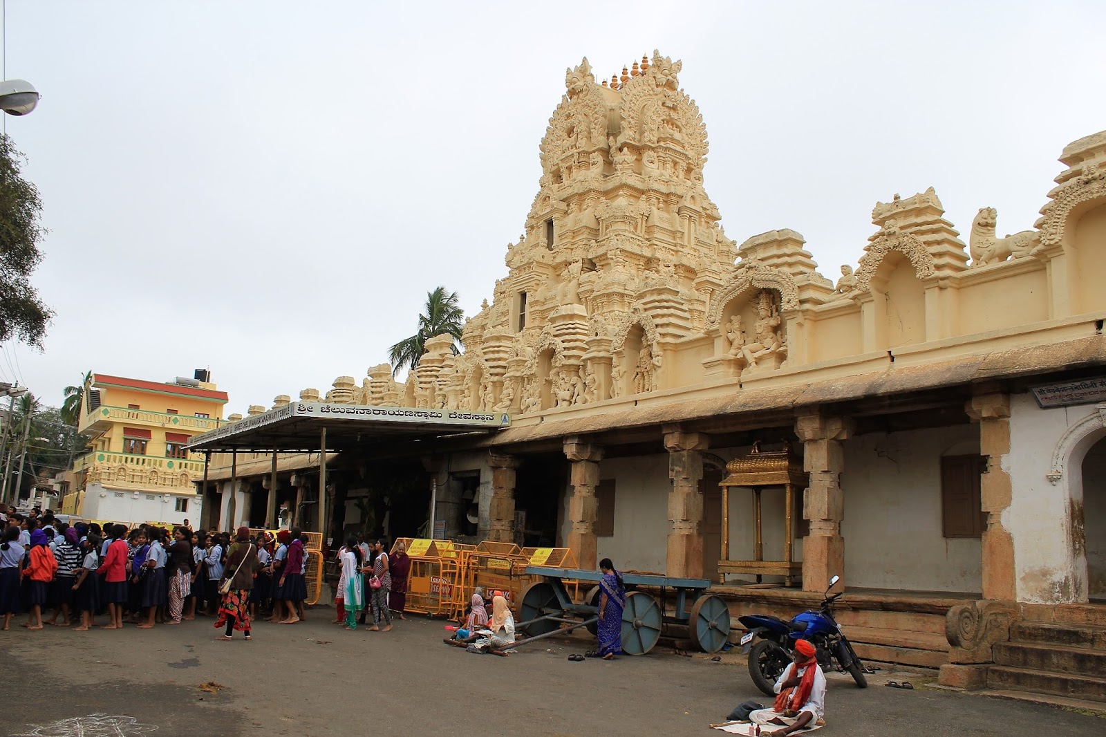 Tales Of A Nomad: Melukote- Temples and Surroundings