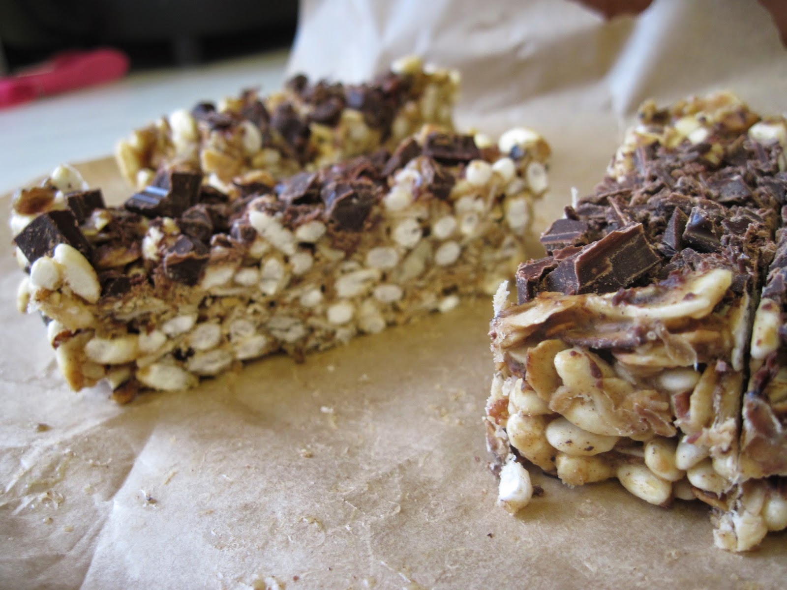 The Sugar Lump: Peanut butter chocolate chip puffed rice bars