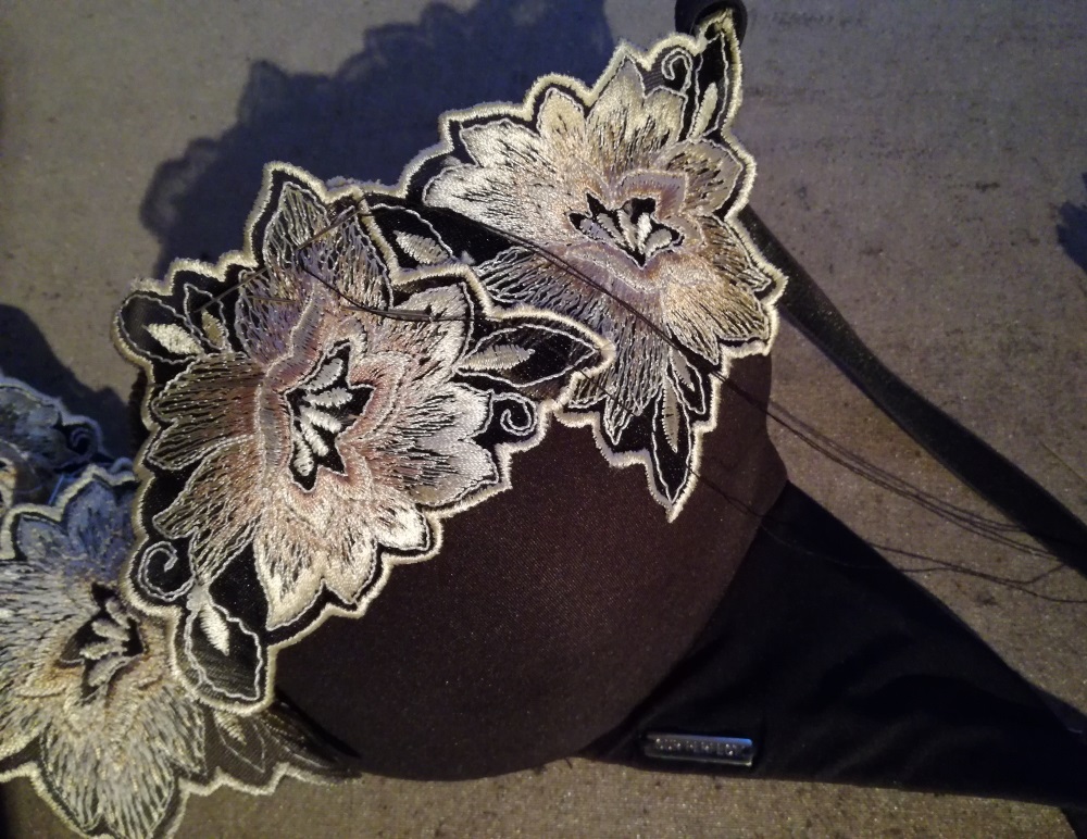 Craftrebella: Convert your old Bra into a new Flower Lace Bra