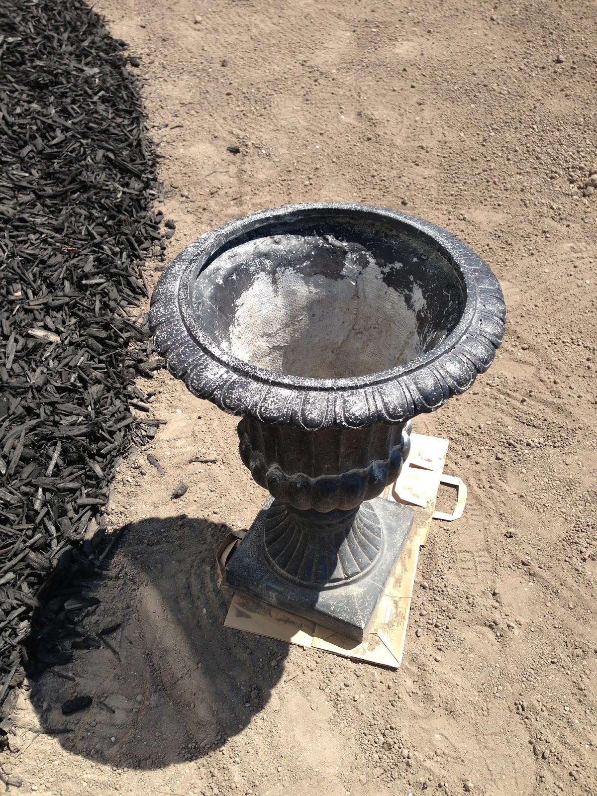 design dump: $16 urn makeover