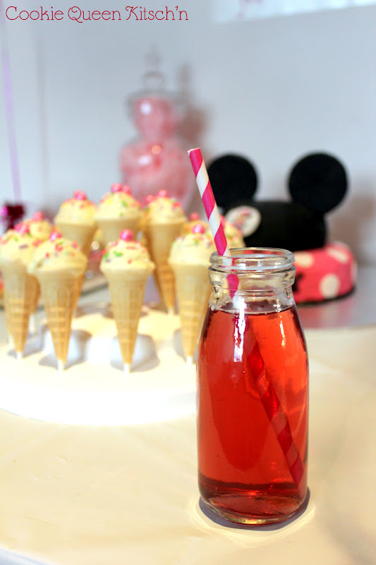 Cookie Queen Kitsch'n: Minnie Mouse Dessert Table & Party for Miss 3!