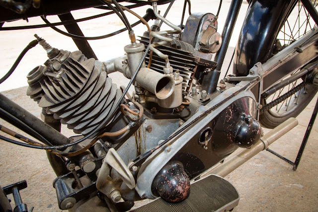 Vintage Motorcycles - James Flat Tank 1920s - 750cc