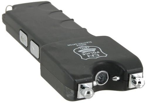 La Confesora: Juega a ser policía con un Táser de verdad.