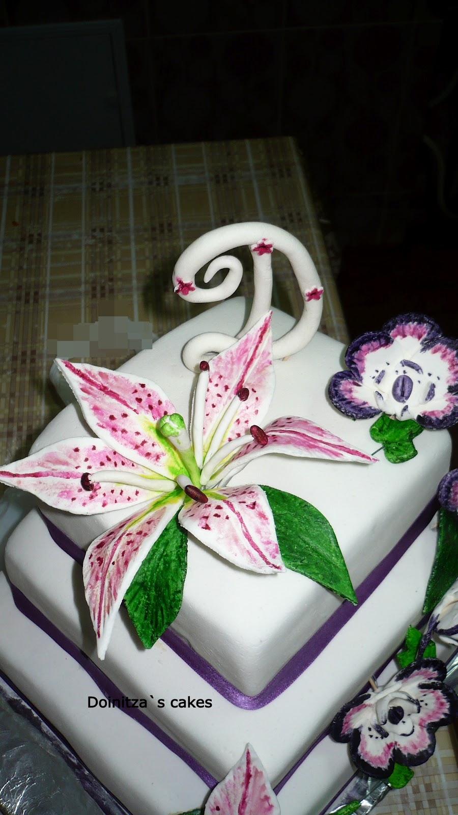 Tort majorat cu orhidee si crini imperiali | Doinitza`s cakes