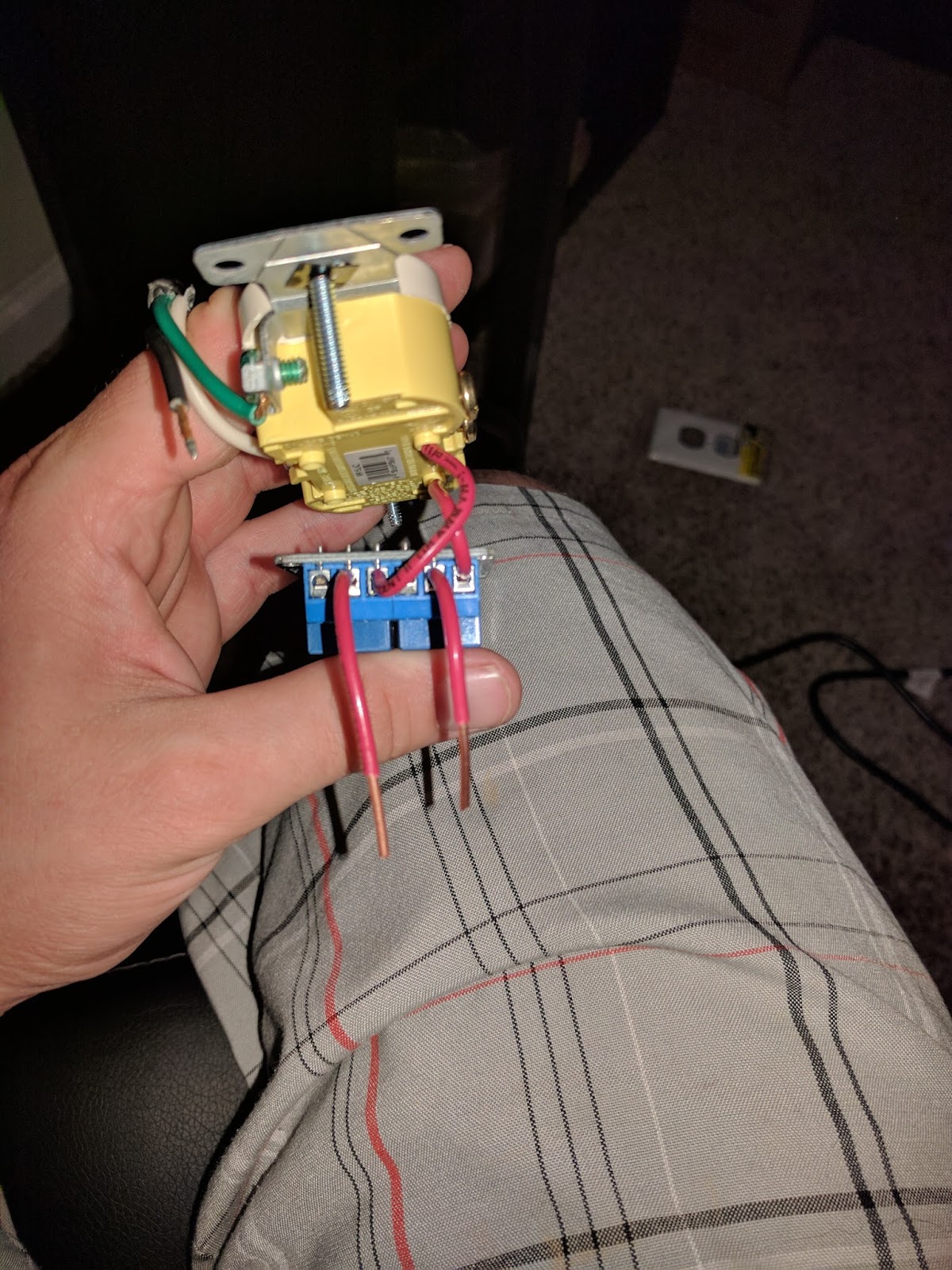 HOBloom - Building Smart Outlets