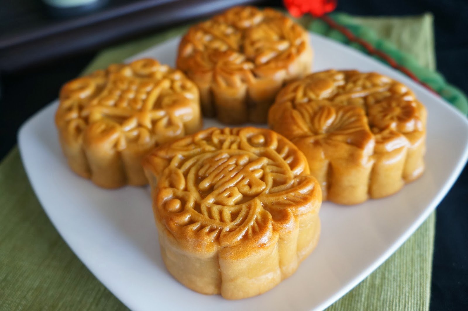 Gourmet by Kat: Lotus seed Moon cakes (Banh Trung Thu nhan hat sen)