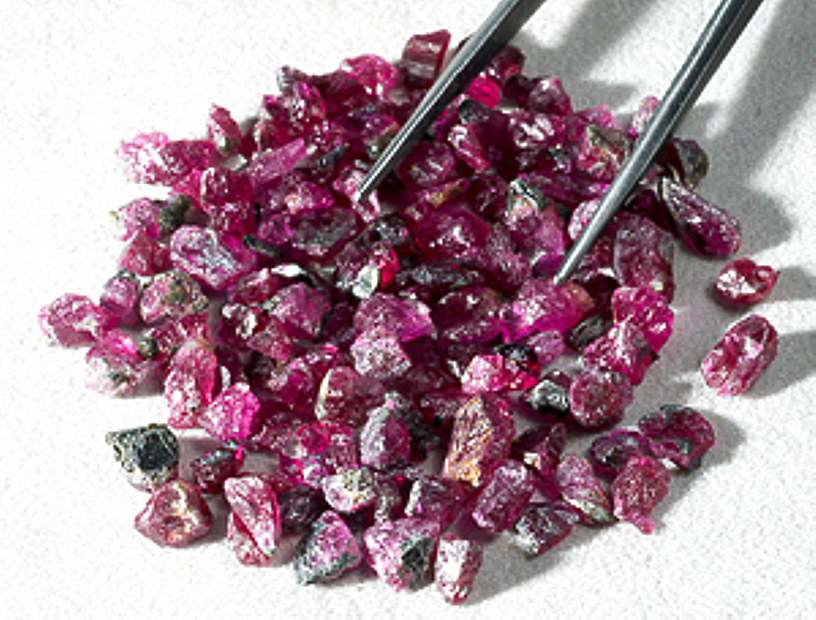 JAVA GEMSTONES: Ruby Dari Greenland Mungil Tapi Kualitas Top