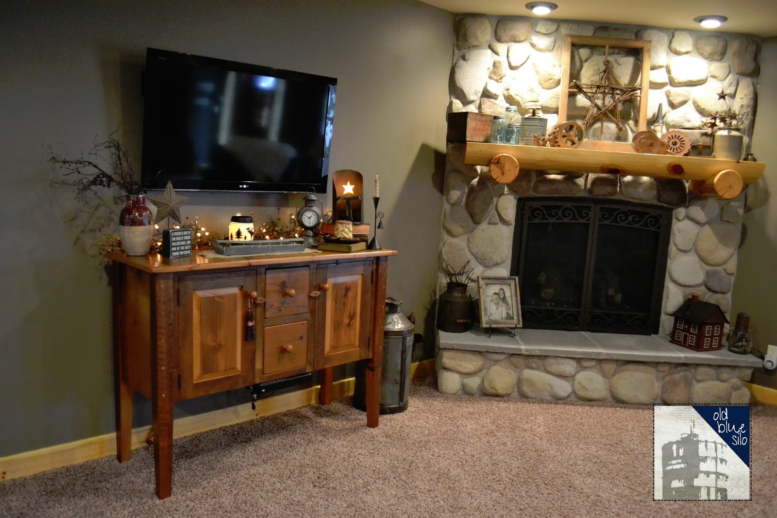 Old Blue Silo: electronic clutter