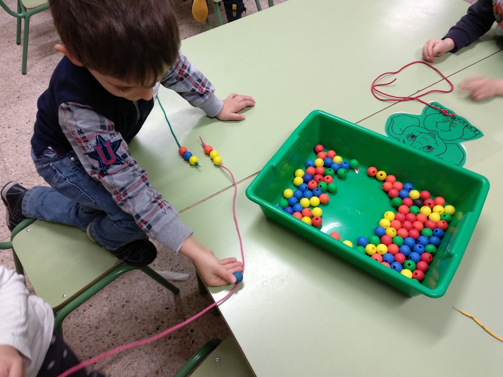 LOS PEQUES DEL CRISTO: JUEGOS MANIPULATIVOS (3 AÑOS)