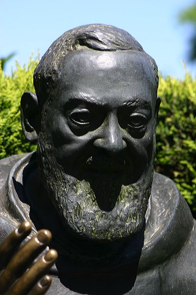 TÚ TAMBIEN PUEDES SER SANTO. Mercedes Ramos : SAN PÍO DE PIETRELCINA ...