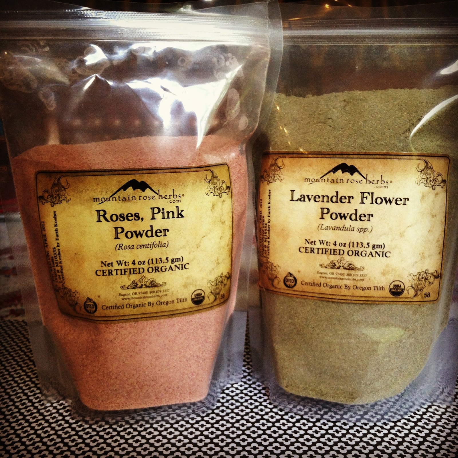 Wild Chamomile & Geranium Milk & Oat Herbal Bath Soak