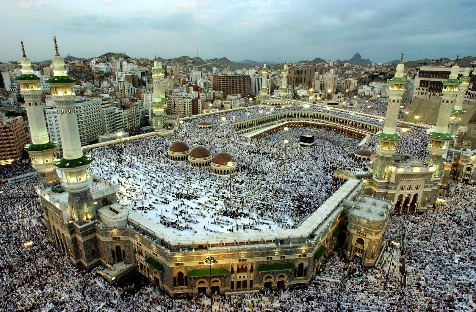 MASJIDIL HARAM DAN KA'BAH : Pusat Ibadah Islam di Dunia ~ R.J. Syahrulloh MASJIDIL HARAM DAN KA'BAH : Pusat Ibadah Islam di Dunia ~ R.J. Syahrulloh