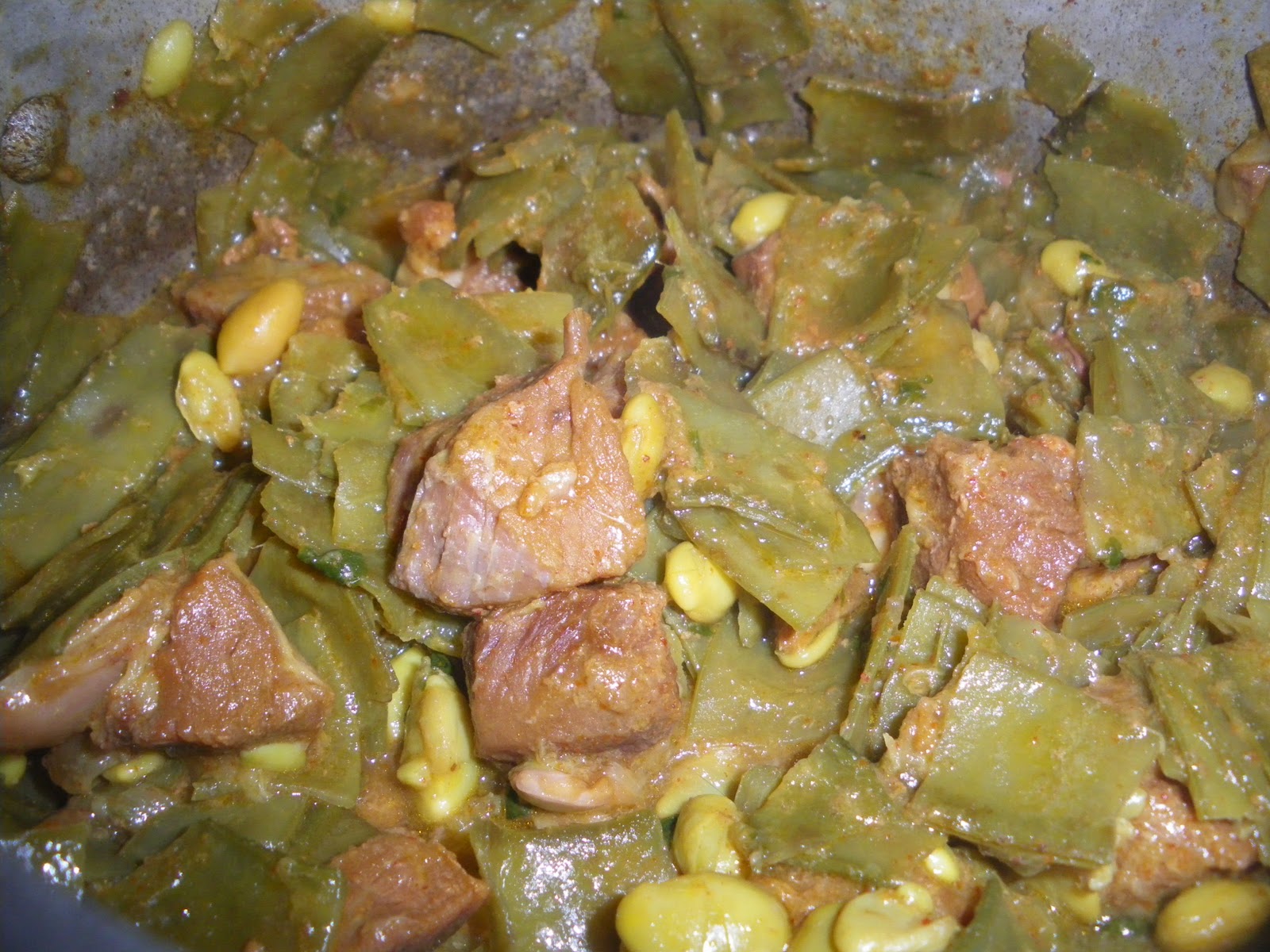 Mouth watering recipes from Azeema's Kitchen: Sem Phalli Gosht aur Aam ...